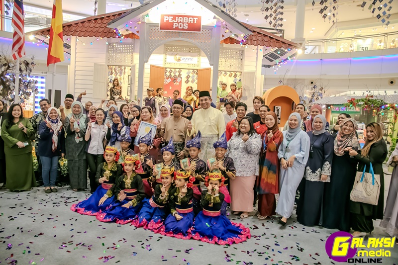 the Curve Menghidupkan Semula Tradisi Kad Raya yang Semakin Dilupakan ...